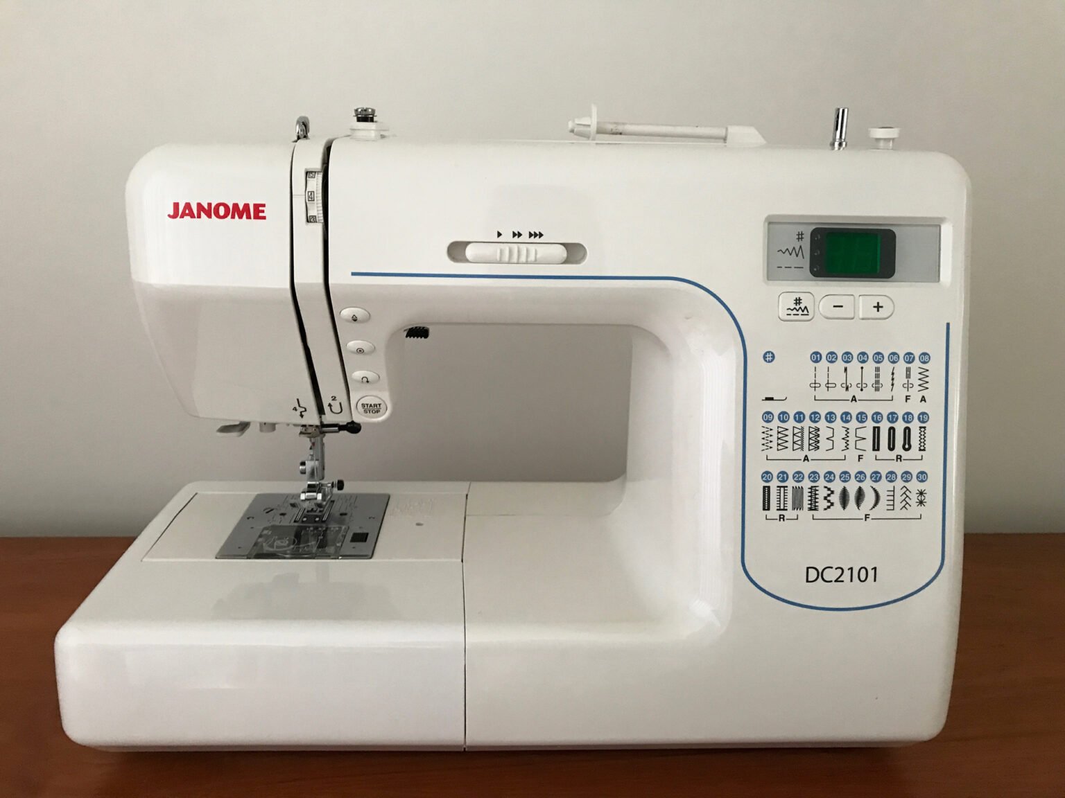Free motion stitching on a domestic sewing machine - Thread Sketching ...