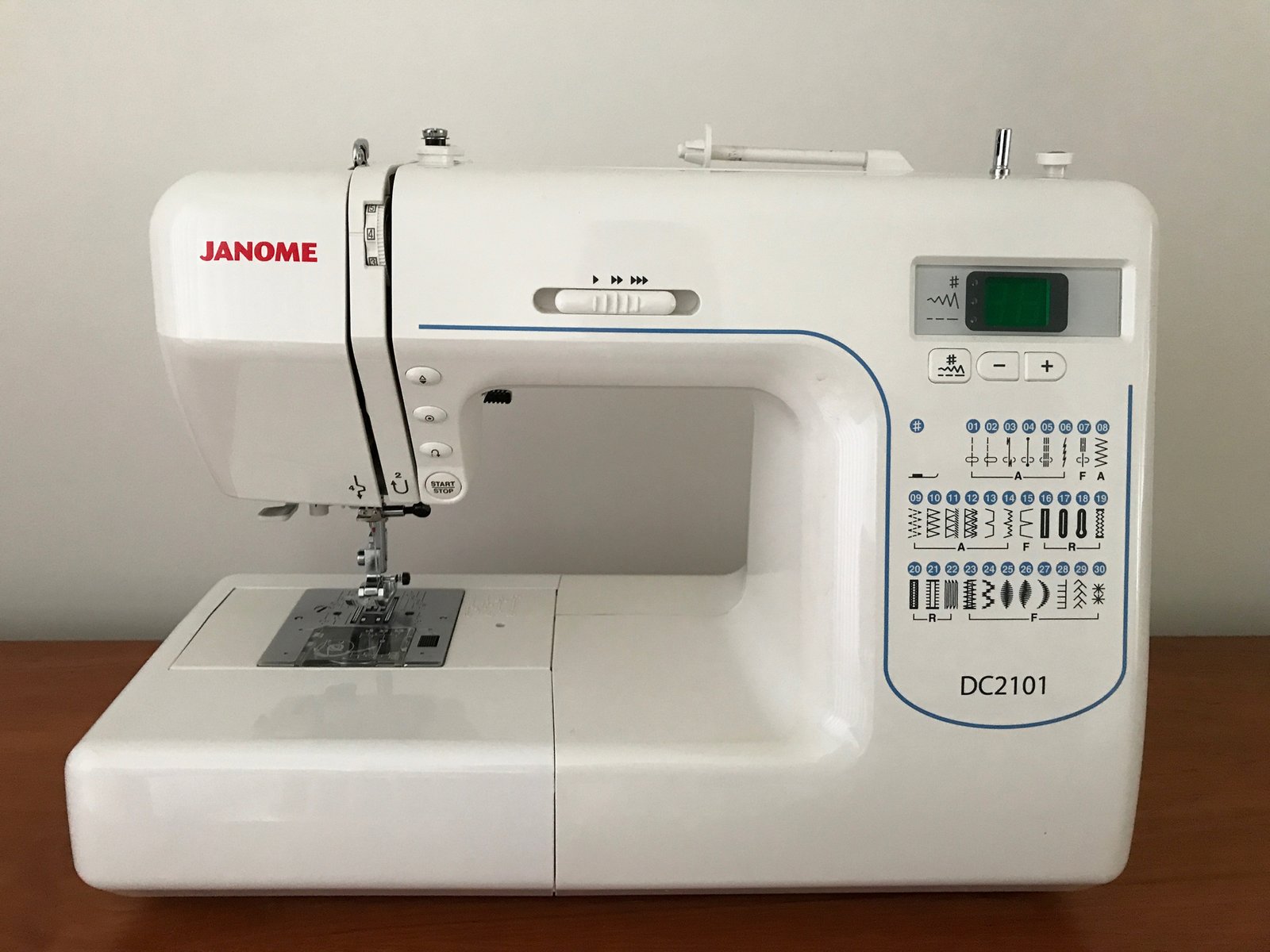 Free motion stitching on a domestic sewing machine - Thread Sketching ...