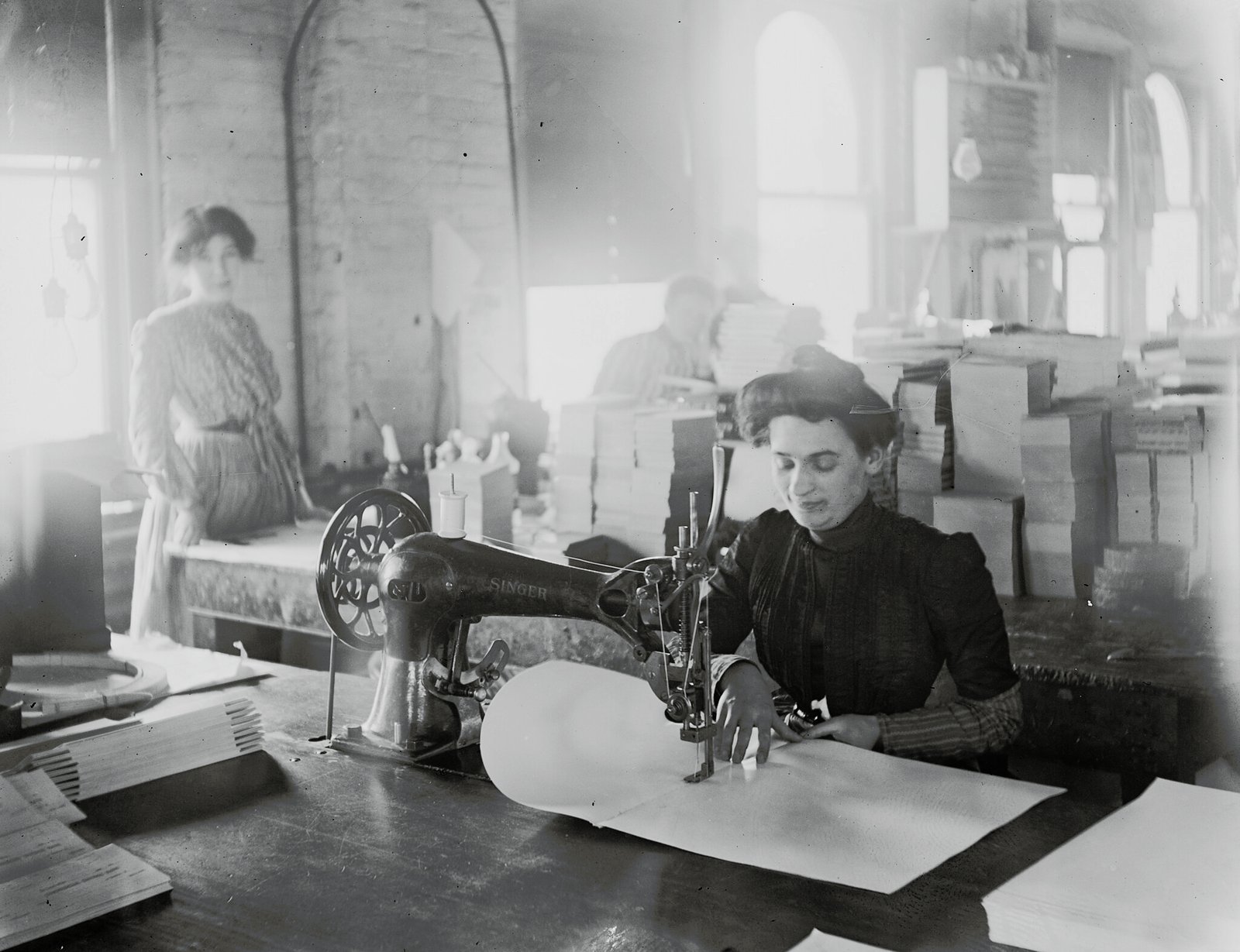 History of Sewing and Quilting Machines: A thread through time - Thread ...